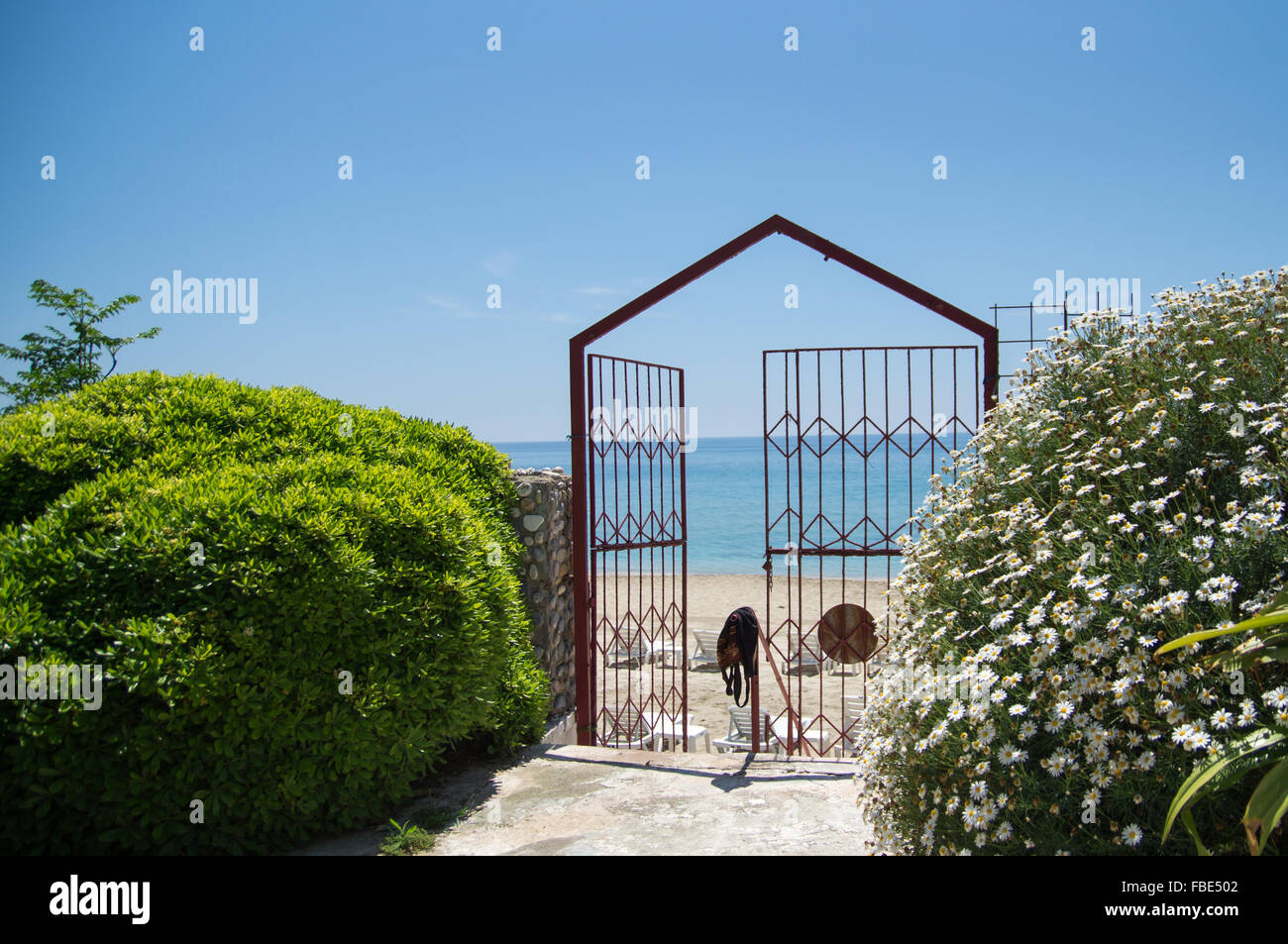 Gate to beach hi-res stock photography and images - Alamy