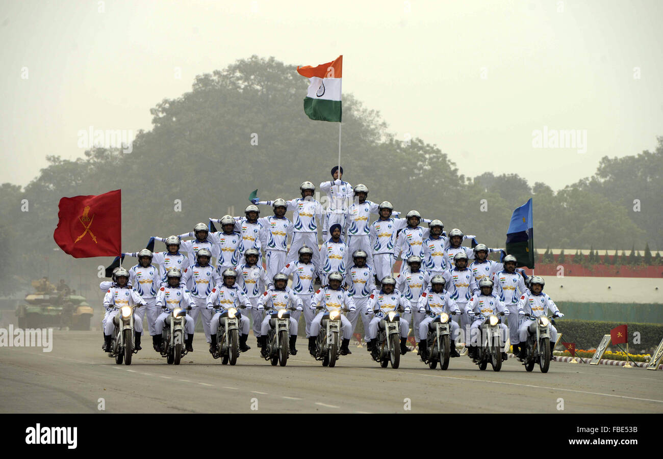 New Delhi, India. 15th Jan, 2016. The Indian Army daredevils display ...