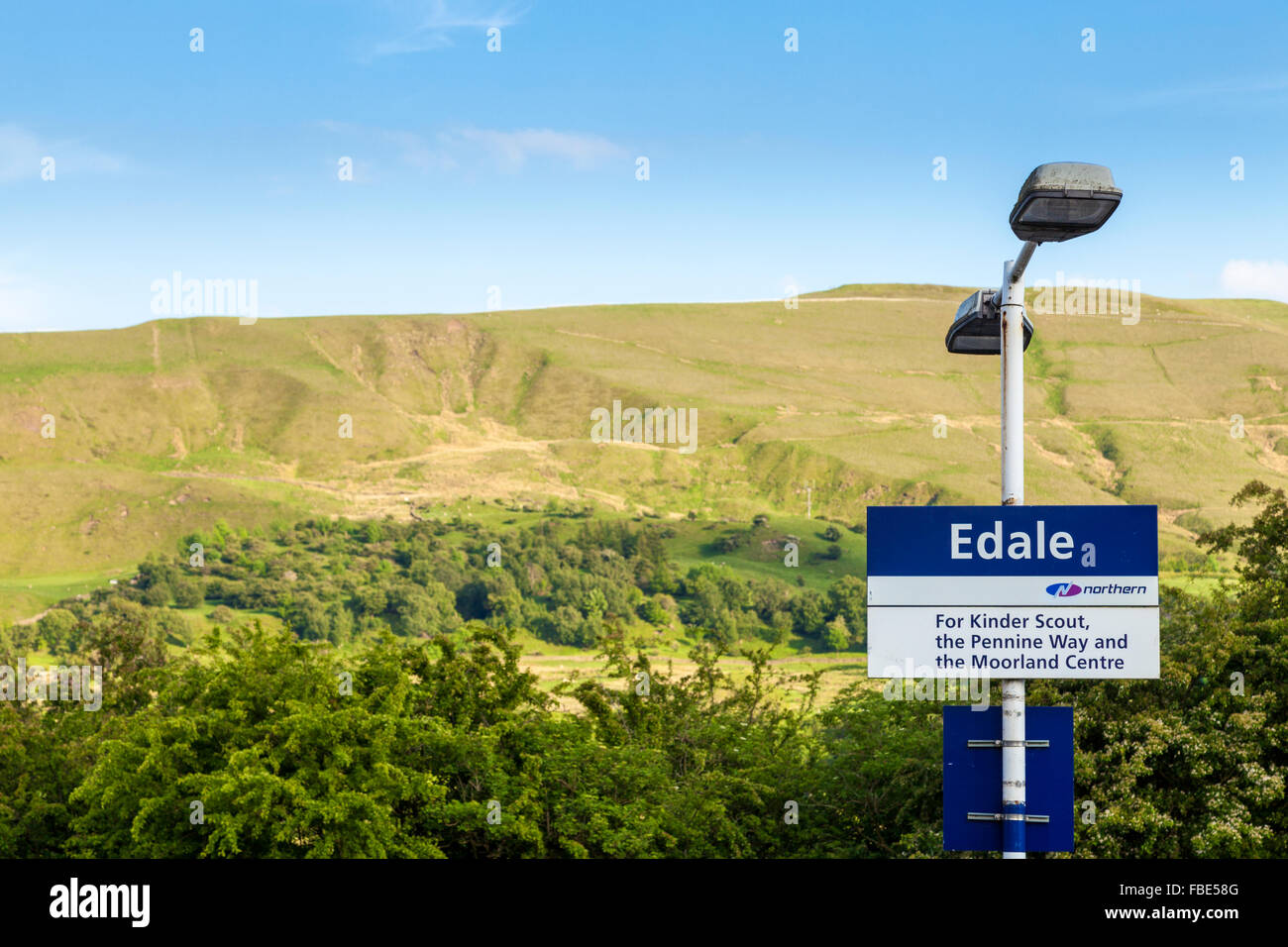 Sign for Edale Railway Station with Mam Tor in the distance. Vale of ...