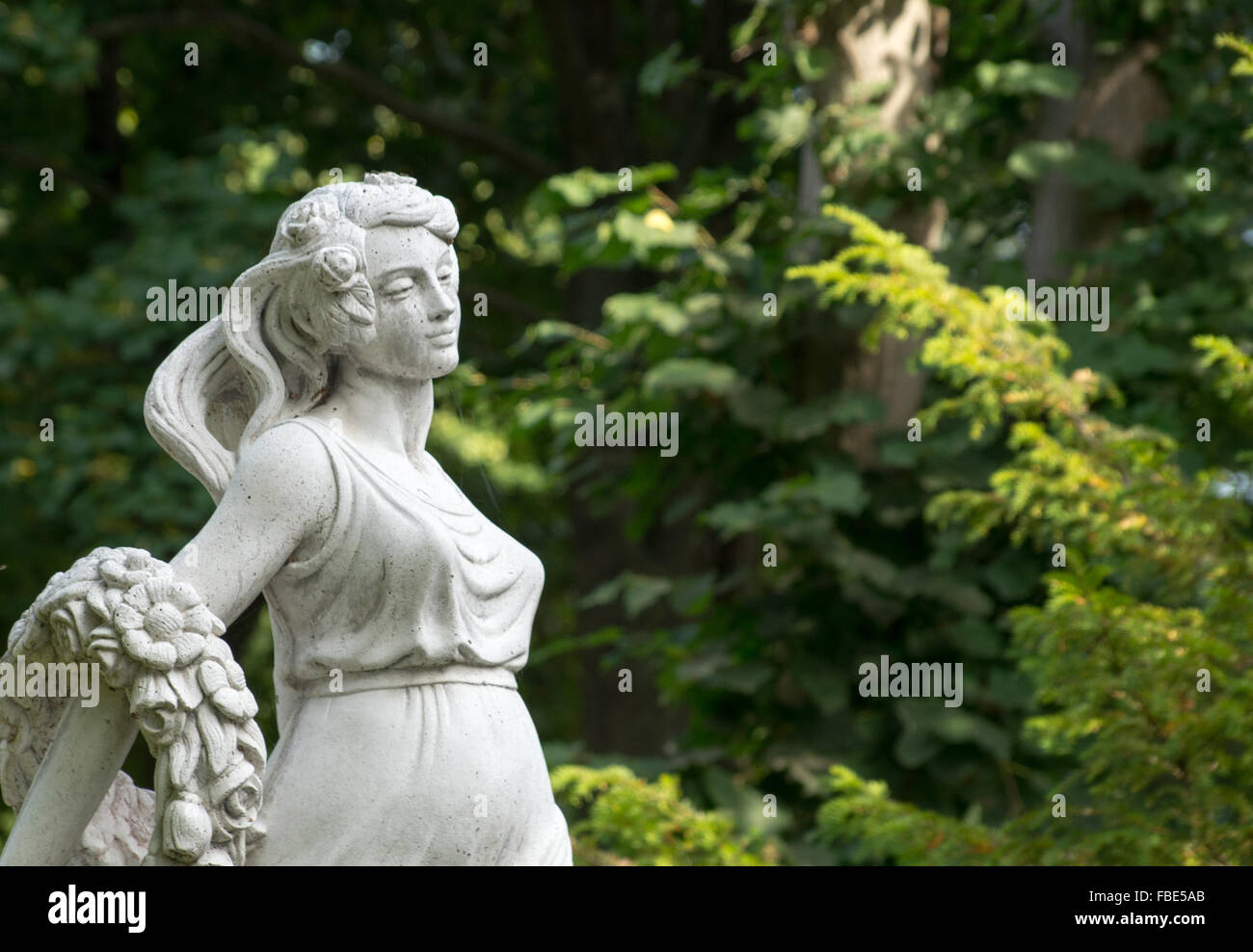 Female statue in park hi-res stock photography and images - Alamy