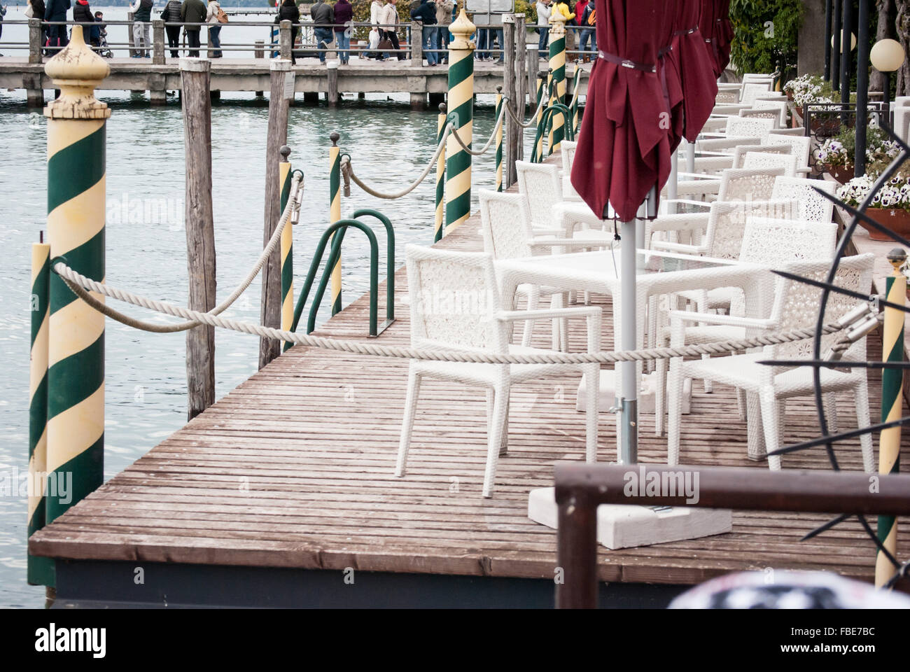 Waterfront dining table hi-res stock photography and images - Alamy