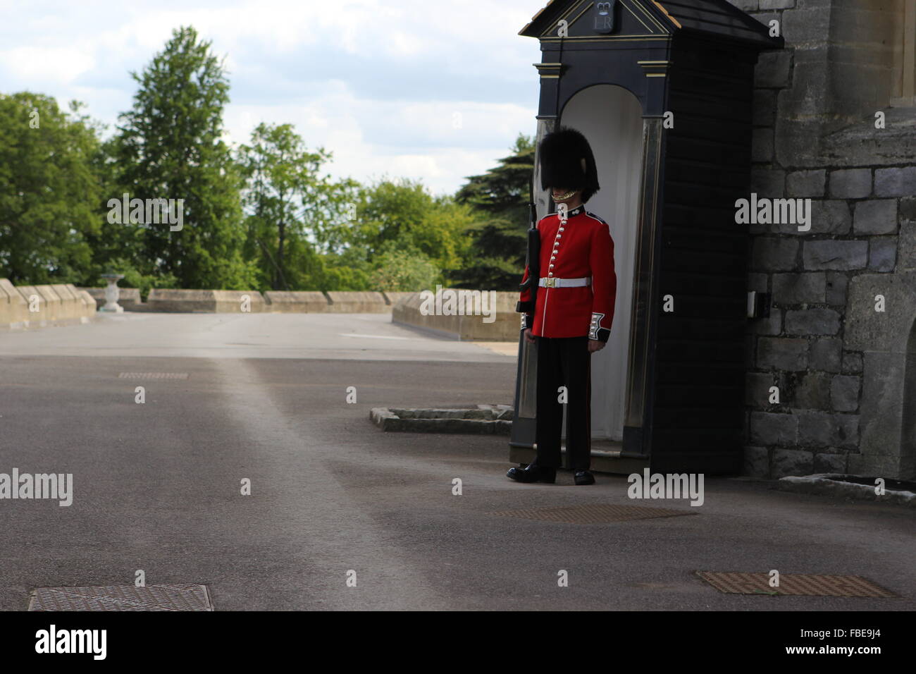 A guard on duty at Windsor Castle Stock Photo - Alamy