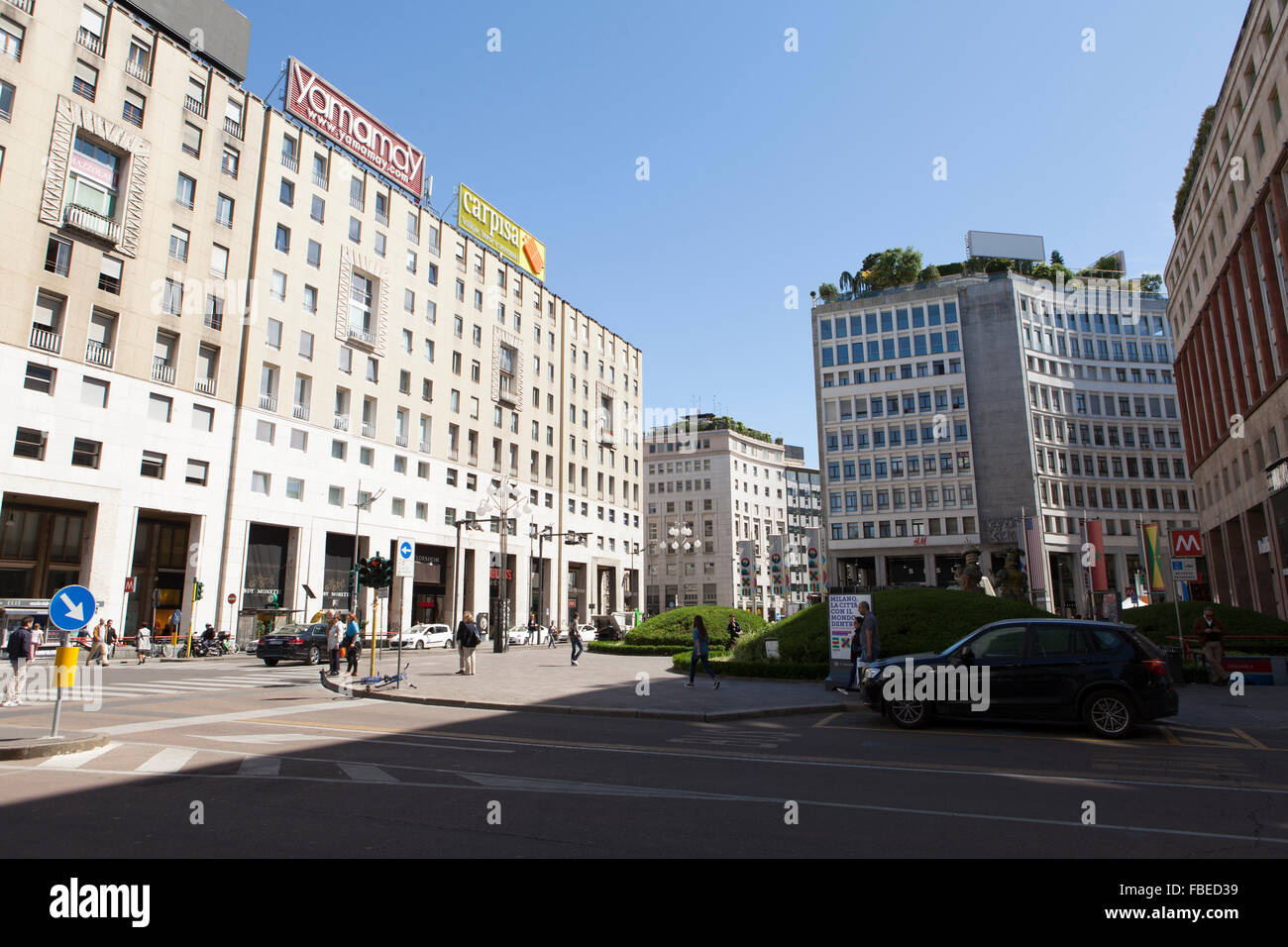 piazza san babila,milan Stock Photo - Alamy