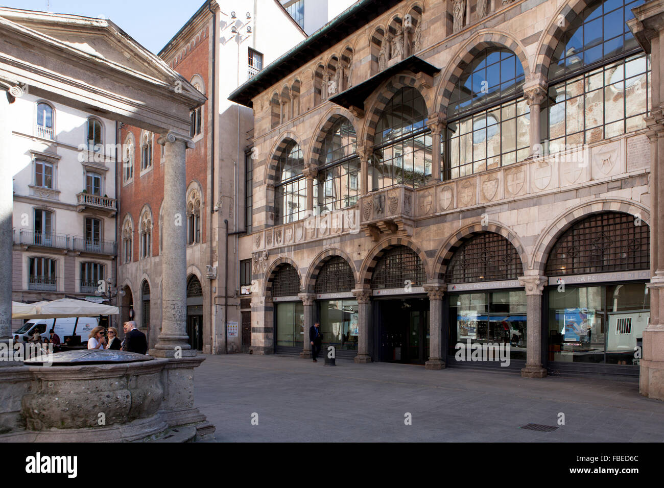 loggia degli osii,piazza dei mercanti,milan Stock Photo - Alamy