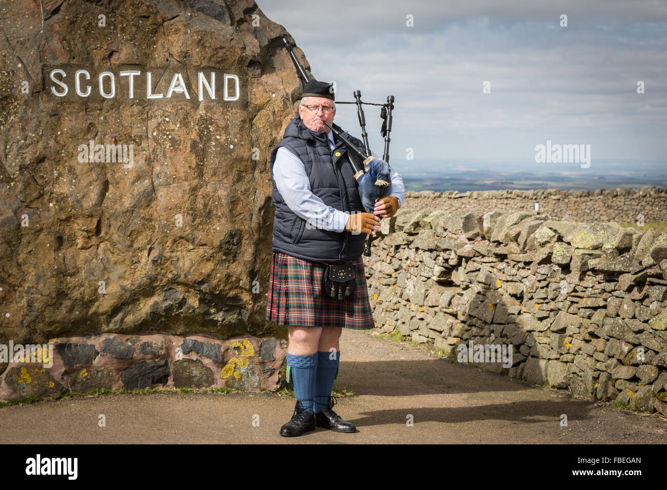 Scottish piper hi-res stock photography and images - Alamy