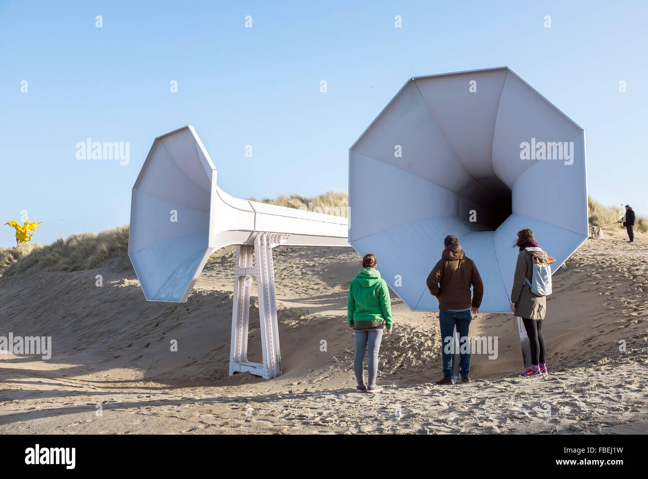 Westende, Belgium. 31st Dec, 2015. Visitors stand in front of the ...