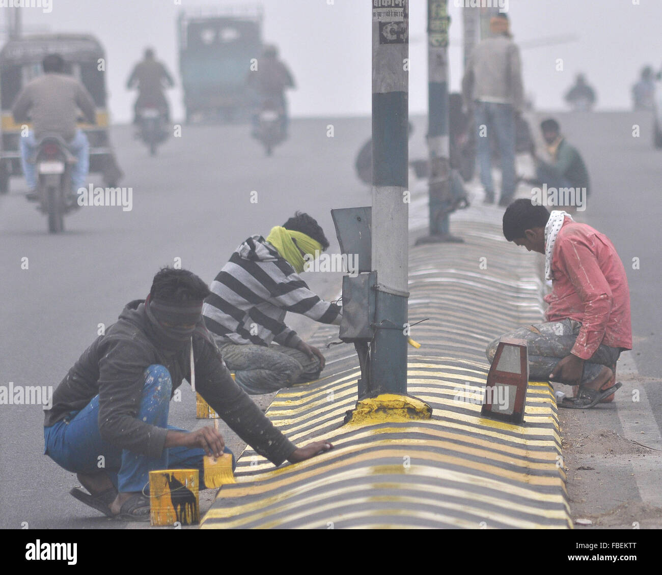 People with warm clothes and turned on the headlights of their vehicles ...