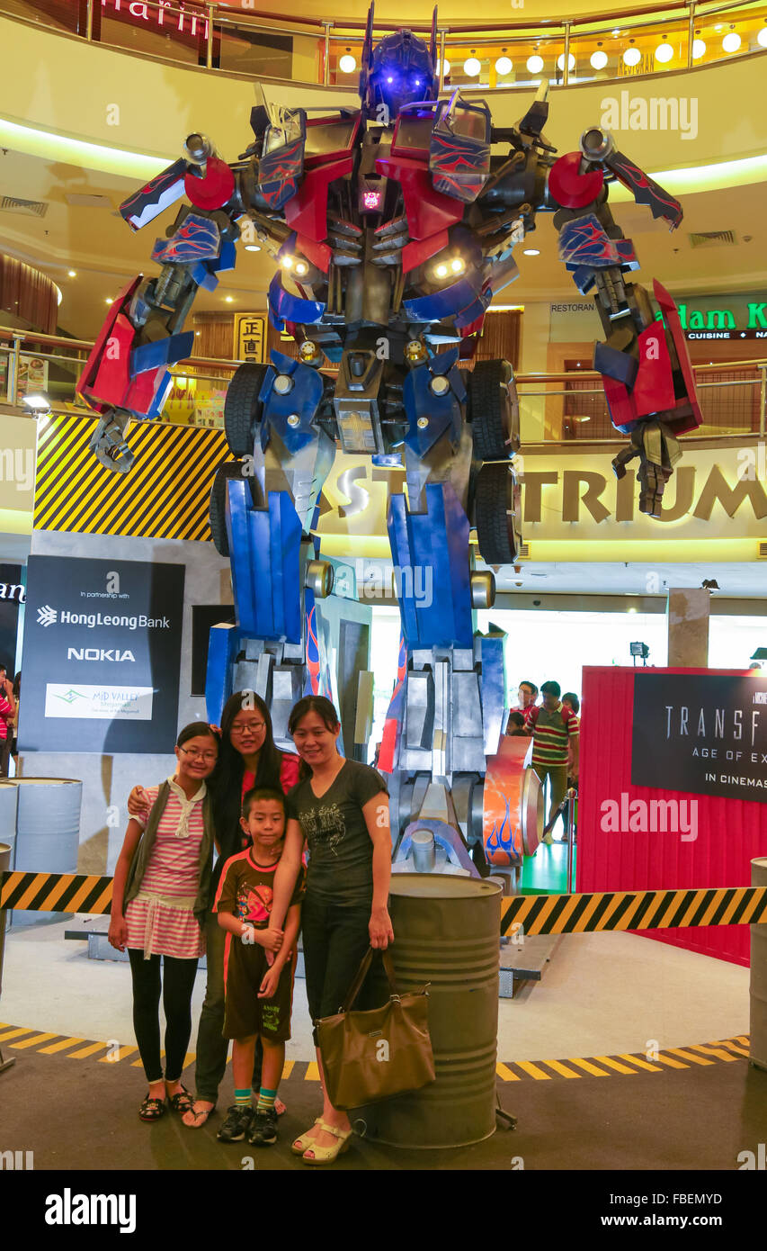 Crowd visiting the Transformer model display at a Malaysia shopping ...