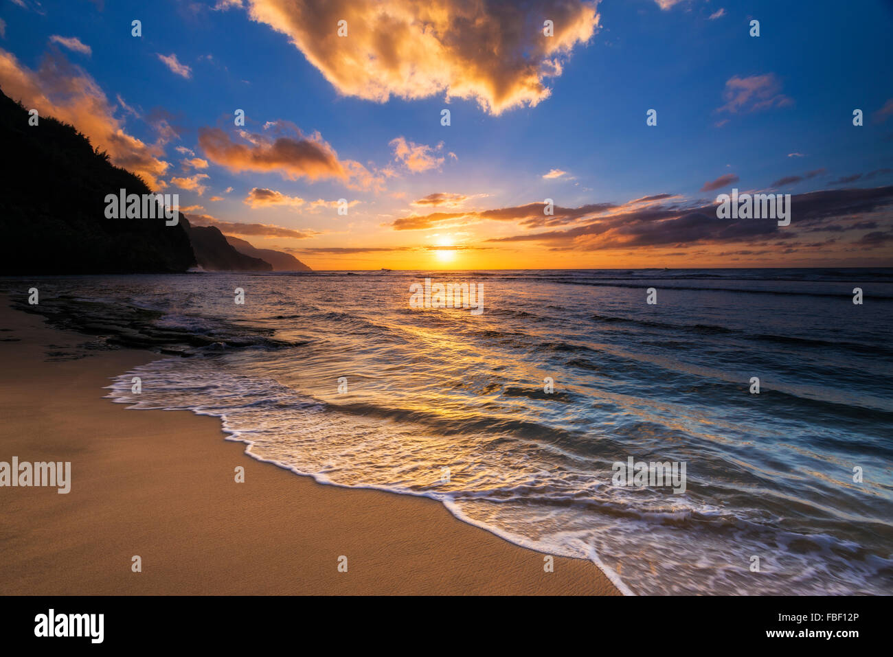 Sunset over the Na Pali Coast from Ke'e Beach, Haena State Park, Kauai ...