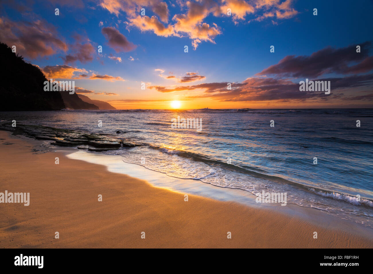Sunset over the Na Pali Coast from Ke'e Beach, Haena State Park, Kauai ...