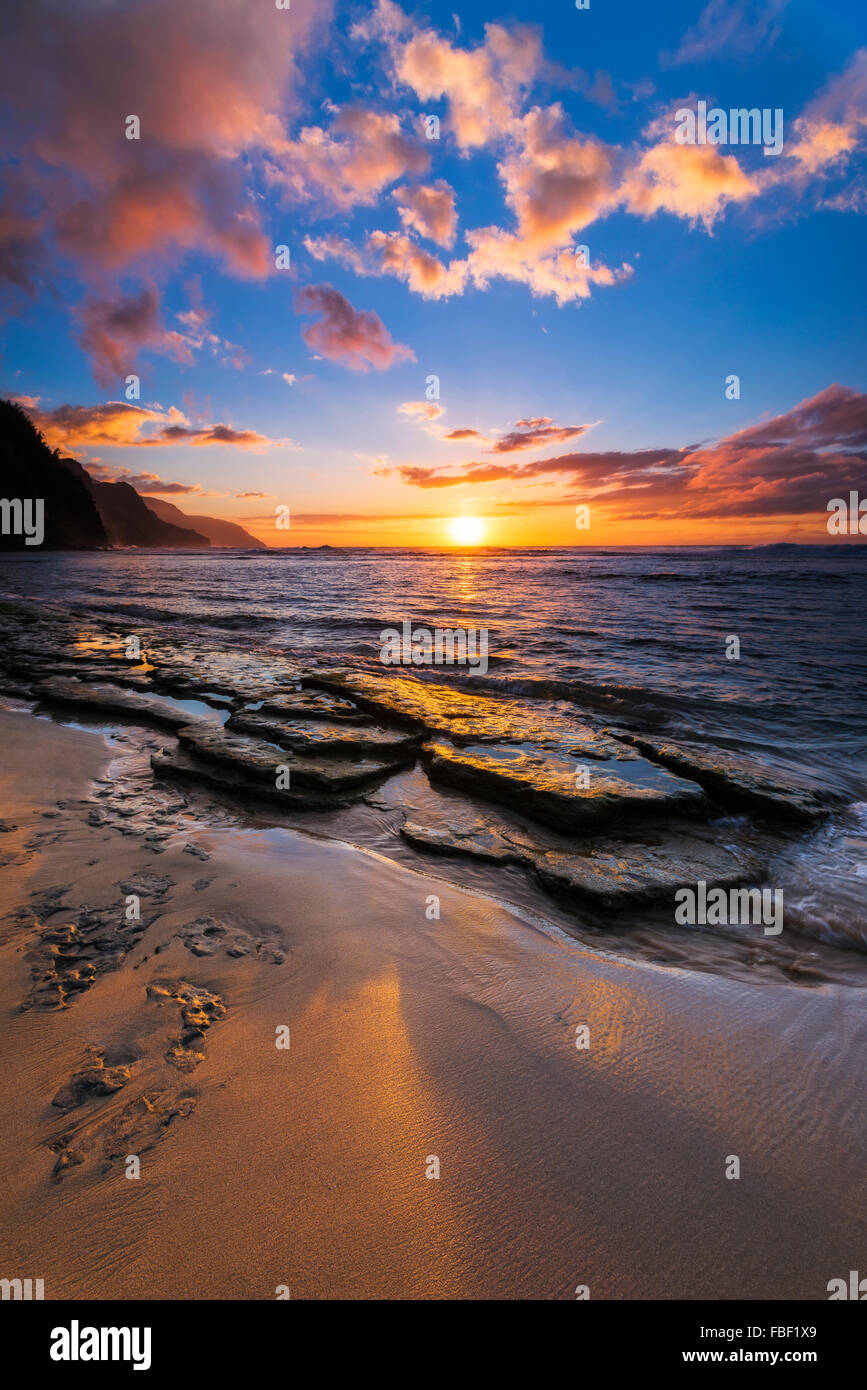 Sunset over the Na Pali Coast from Ke'e Beach, Haena State Park, Kauai ...