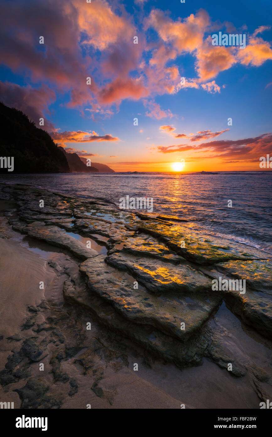Sunset over the Na Pali Coast from Ke'e Beach, Haena State Park, Kauai ...
