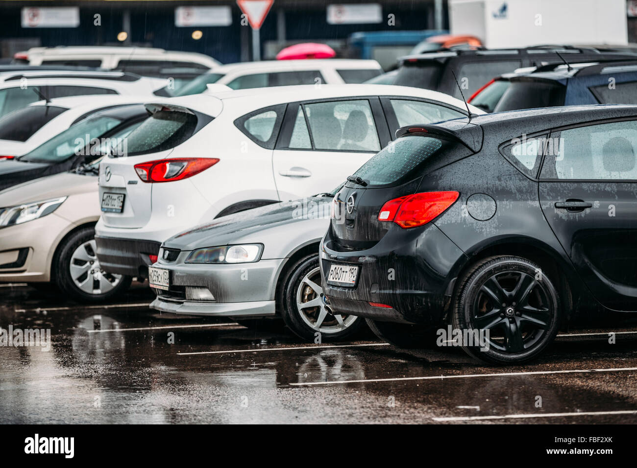 Cars on moscow street hi-res stock photography and images - Alamy