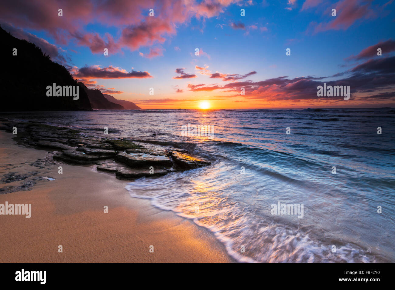 Sunset over the Na Pali Coast from Ke'e Beach, Haena State Park, Kauai ...