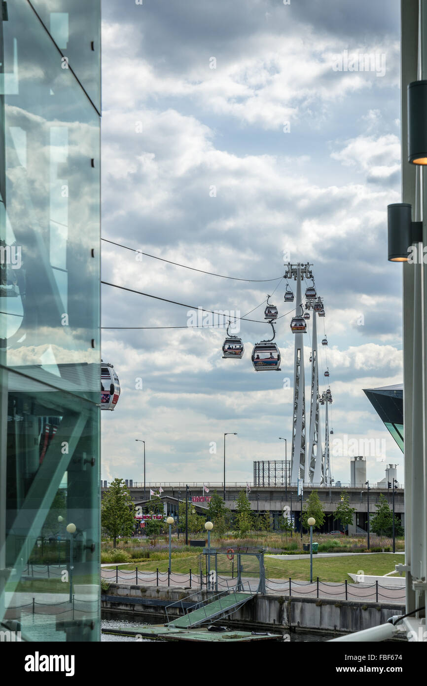 View of the London cable car over the River Thames Stock Photo - Alamy