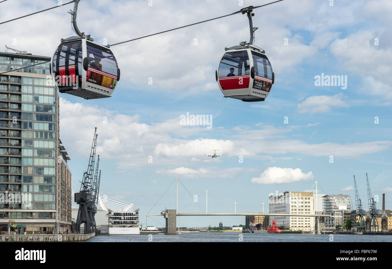 View of the London cable car over the River Thames Stock Photo - Alamy