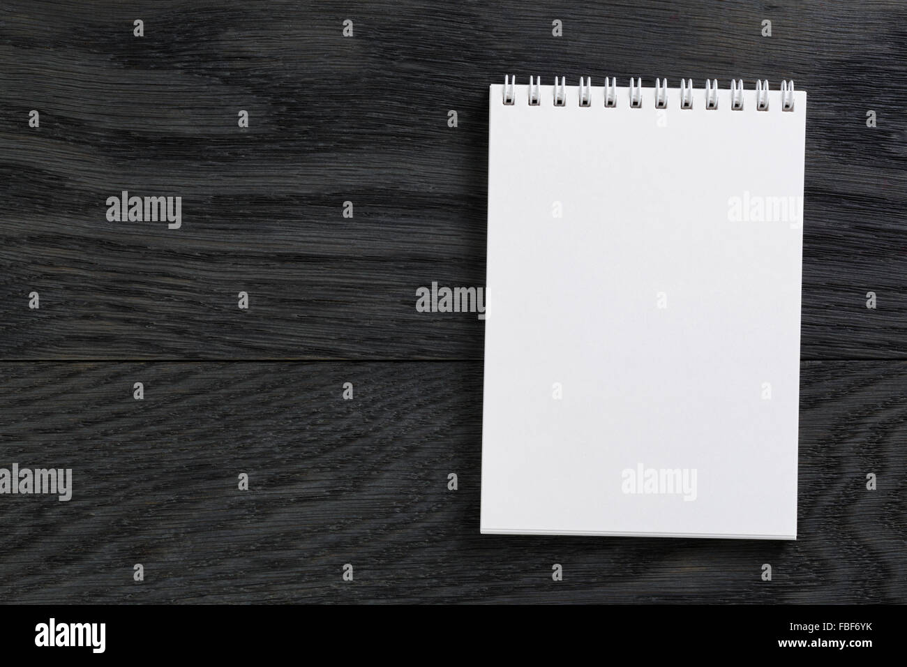 simple blank notepad on rustic wood table Stock Photo - Alamy