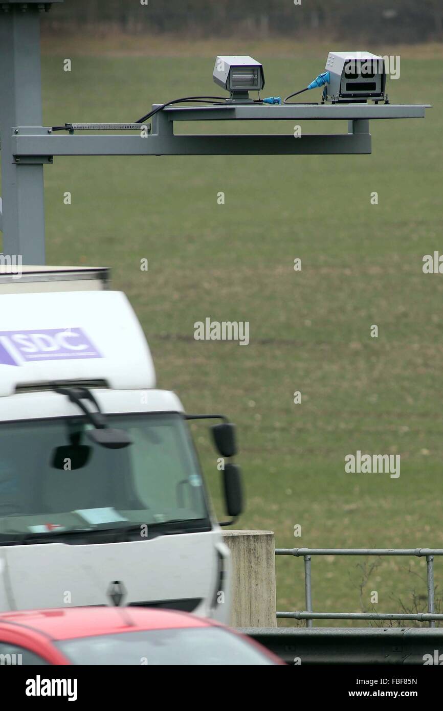 HADECS 3 now installed and operating on the M25 smart motorway between ...