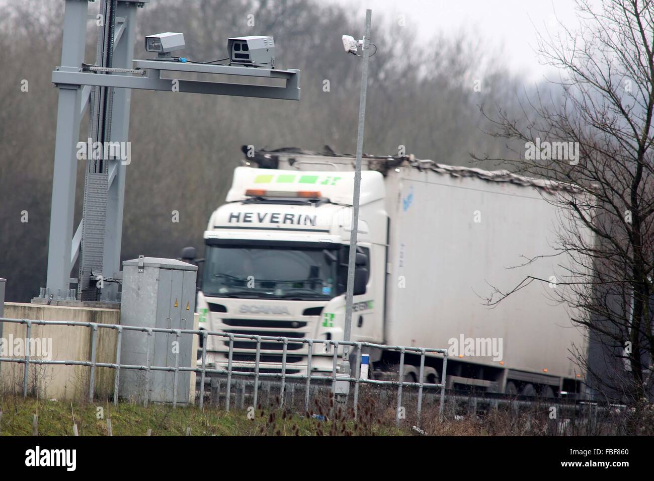 HADECS 3 now installed and operating on the M25 smart motorway between ...