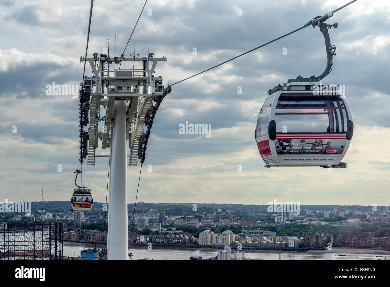 View of the London cable car over the River Thames Stock Photo - Alamy