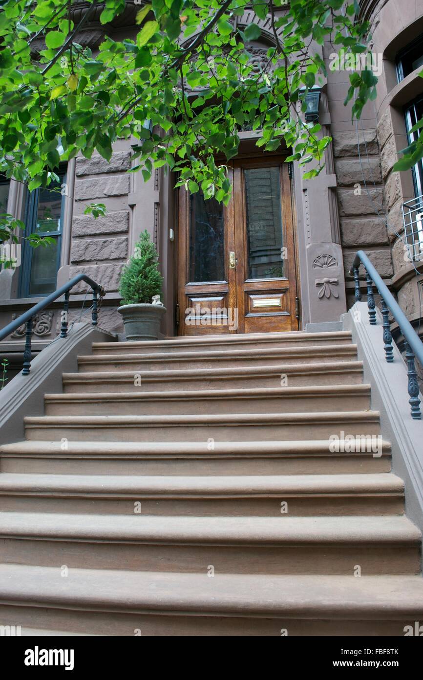 typical apartment block in Manhattan, New York Stock Photo - Alamy