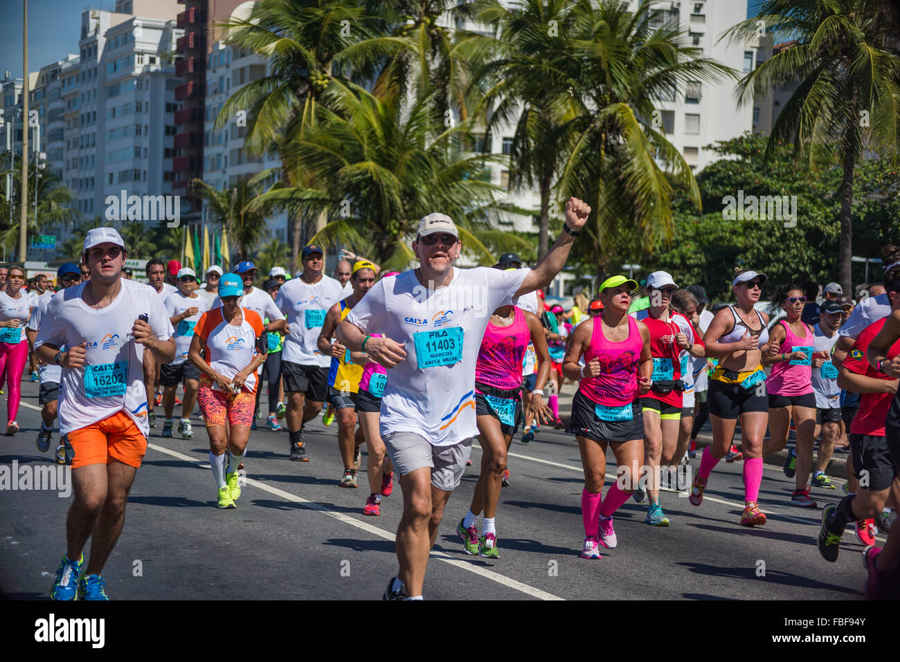 Running runners crowd sunny city hi-res stock photography and images ...