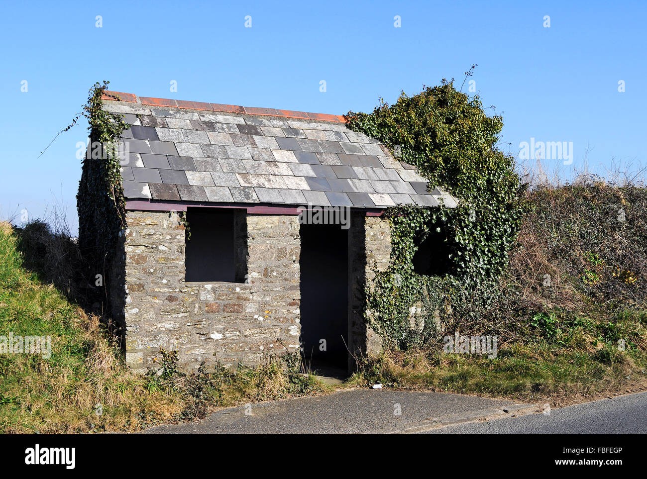 a bus stop in the english countryside Stock Photo - Alamy