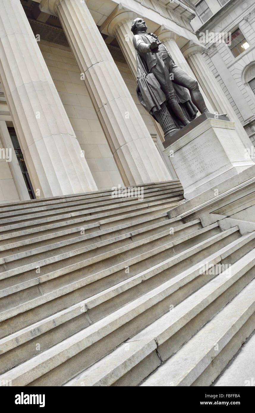 George Washington statue in front of the Federal Hall National Memorial ...