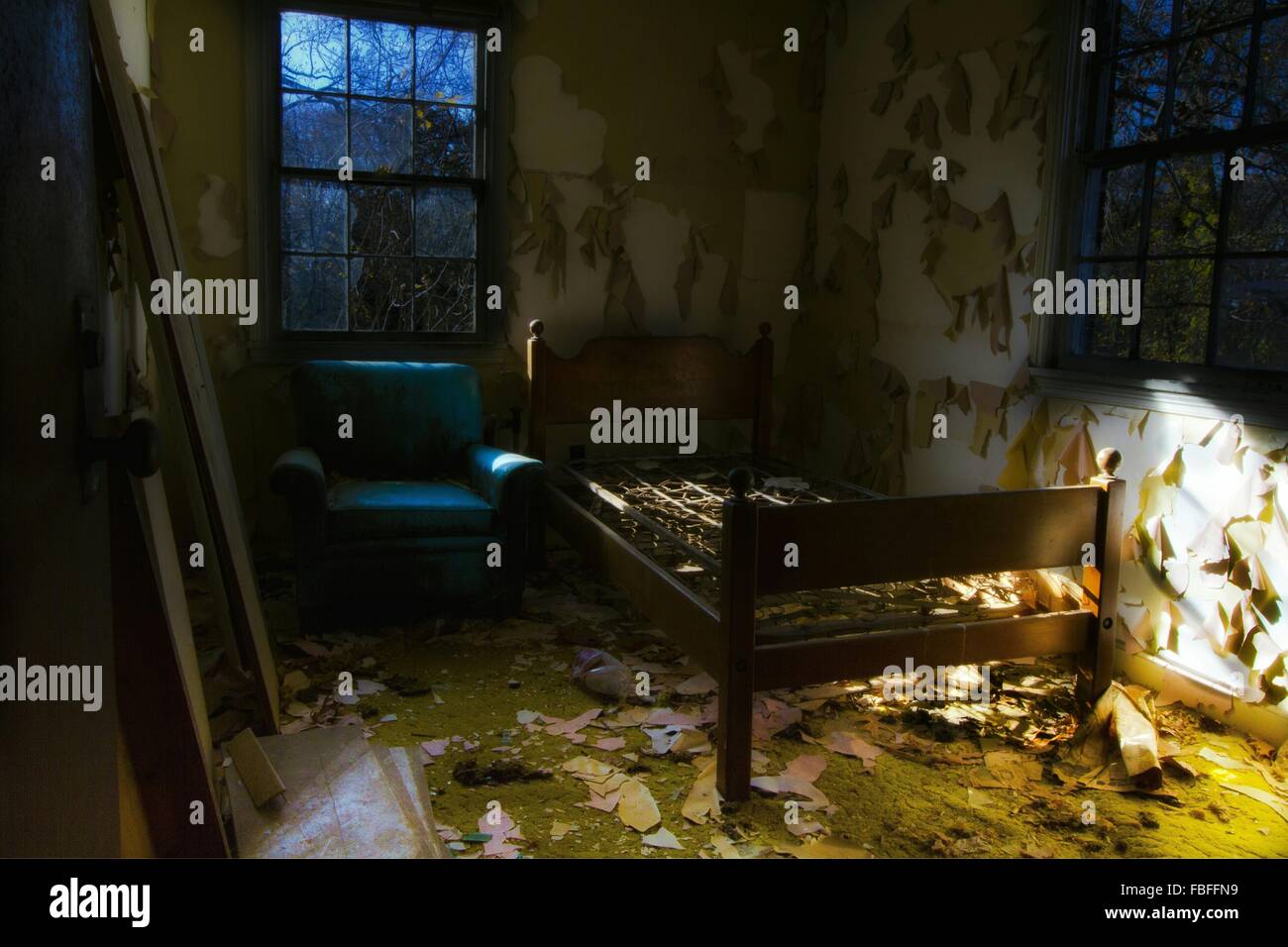 Bad condition house hi-res stock photography and images - Alamy