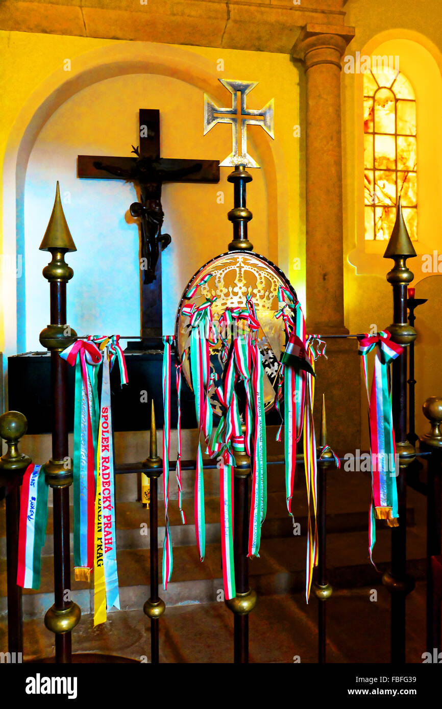 Altar cristiano hi-res stock photography and images - Alamy