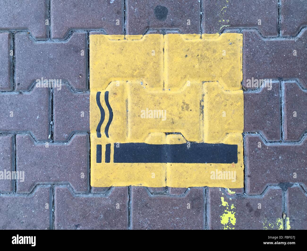No smoking on the street sign hi-res stock photography and images - Alamy