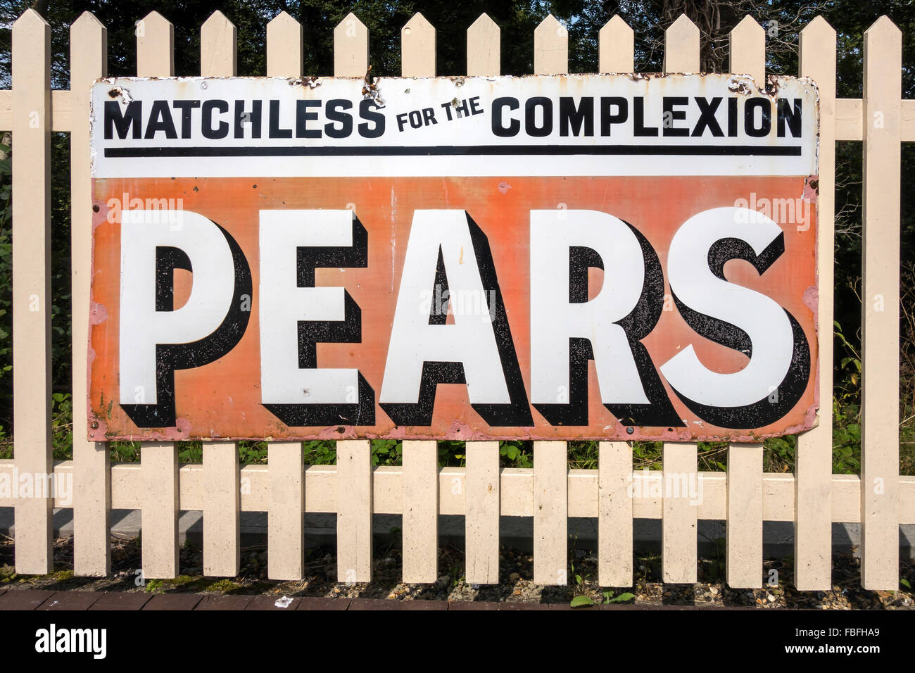 Sheffield park station sign hi-res stock photography and images - Alamy