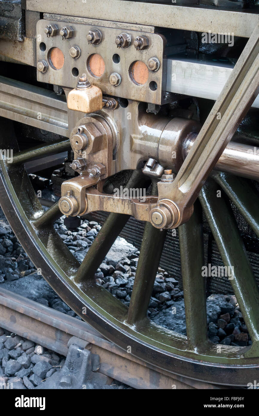 Wheel of U class locomotive at Sheffield Park station Stock Photo - Alamy