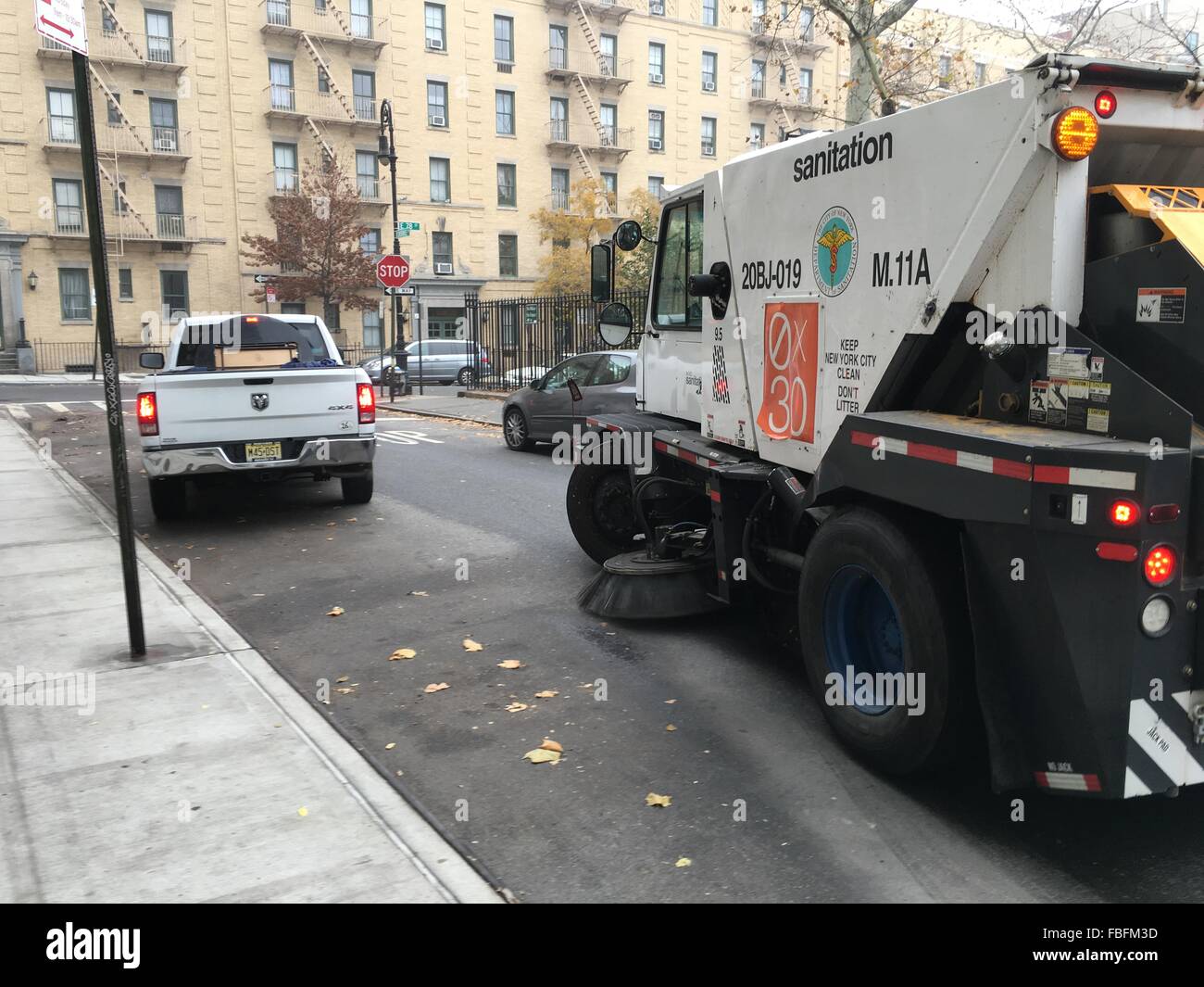 New York City, USA. 21st Dec, 2015. Cars on Manhattan's Upper East Side ...