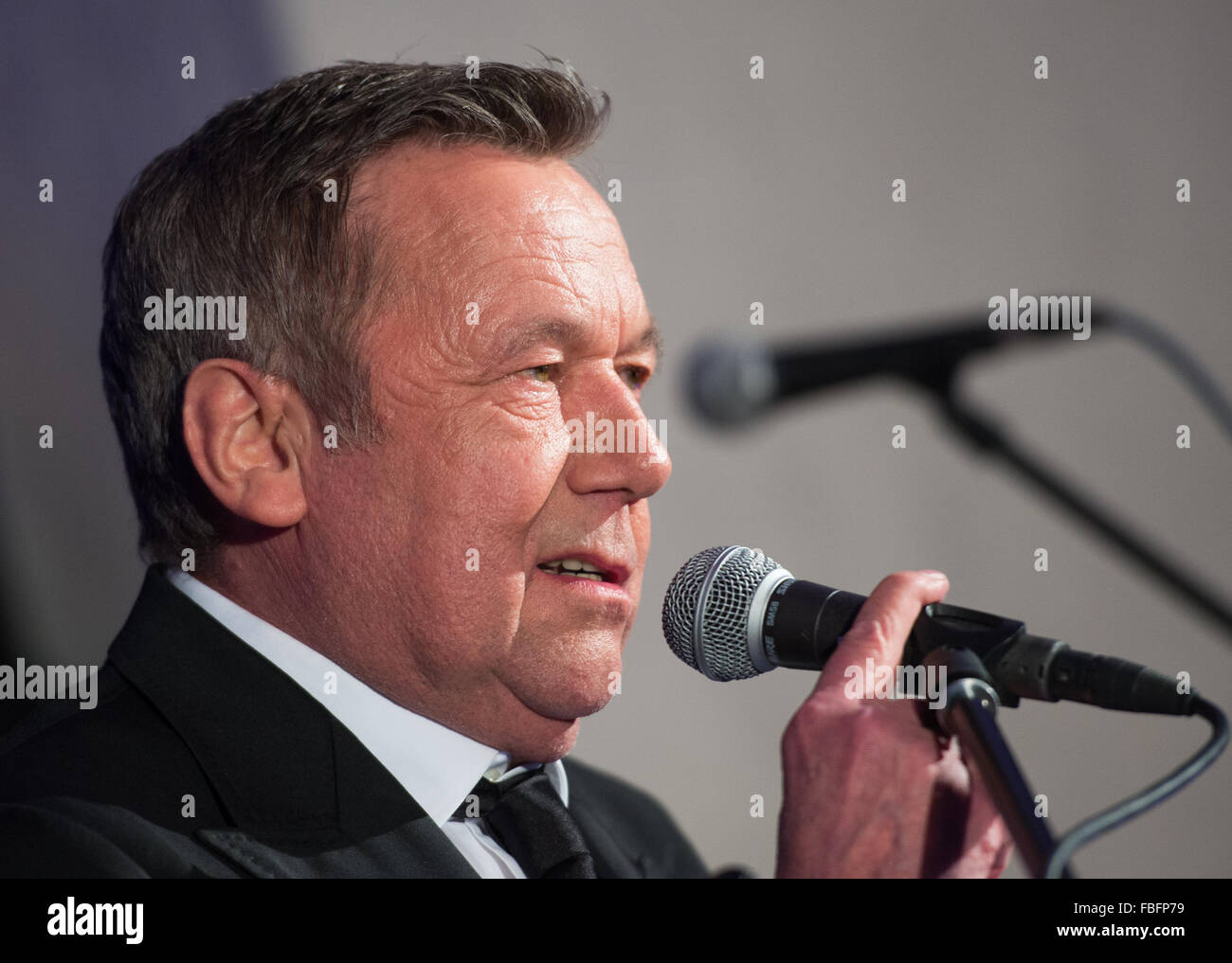 Schlager singer Roland Kaiser speaking about the awarding of the Albert ...