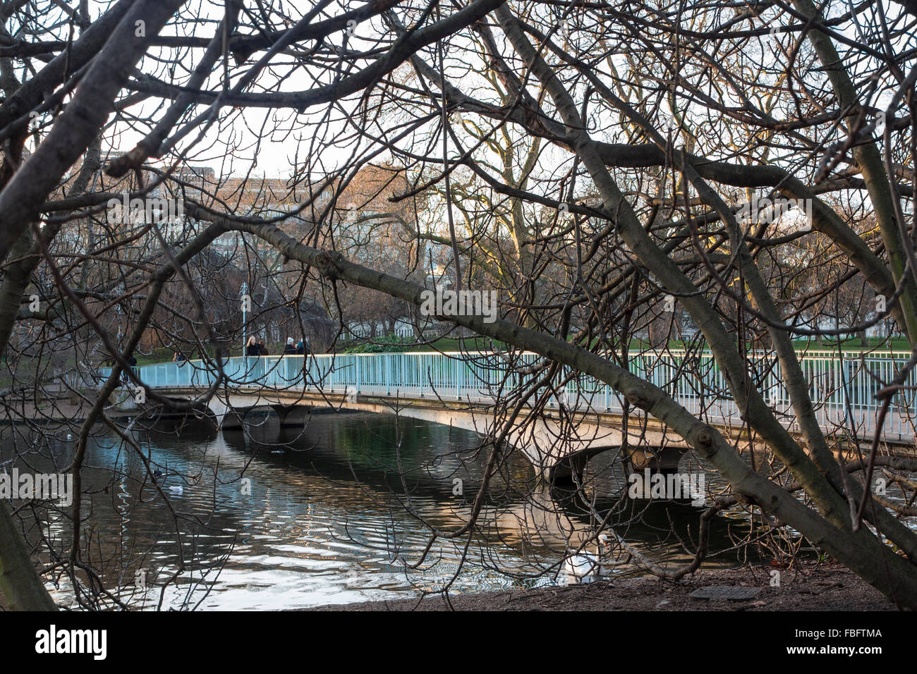 The blue bridge in St James's Park Stock Photo - Alamy