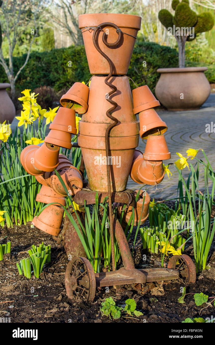 Pot sculpture hi-res stock photography and images - Alamy