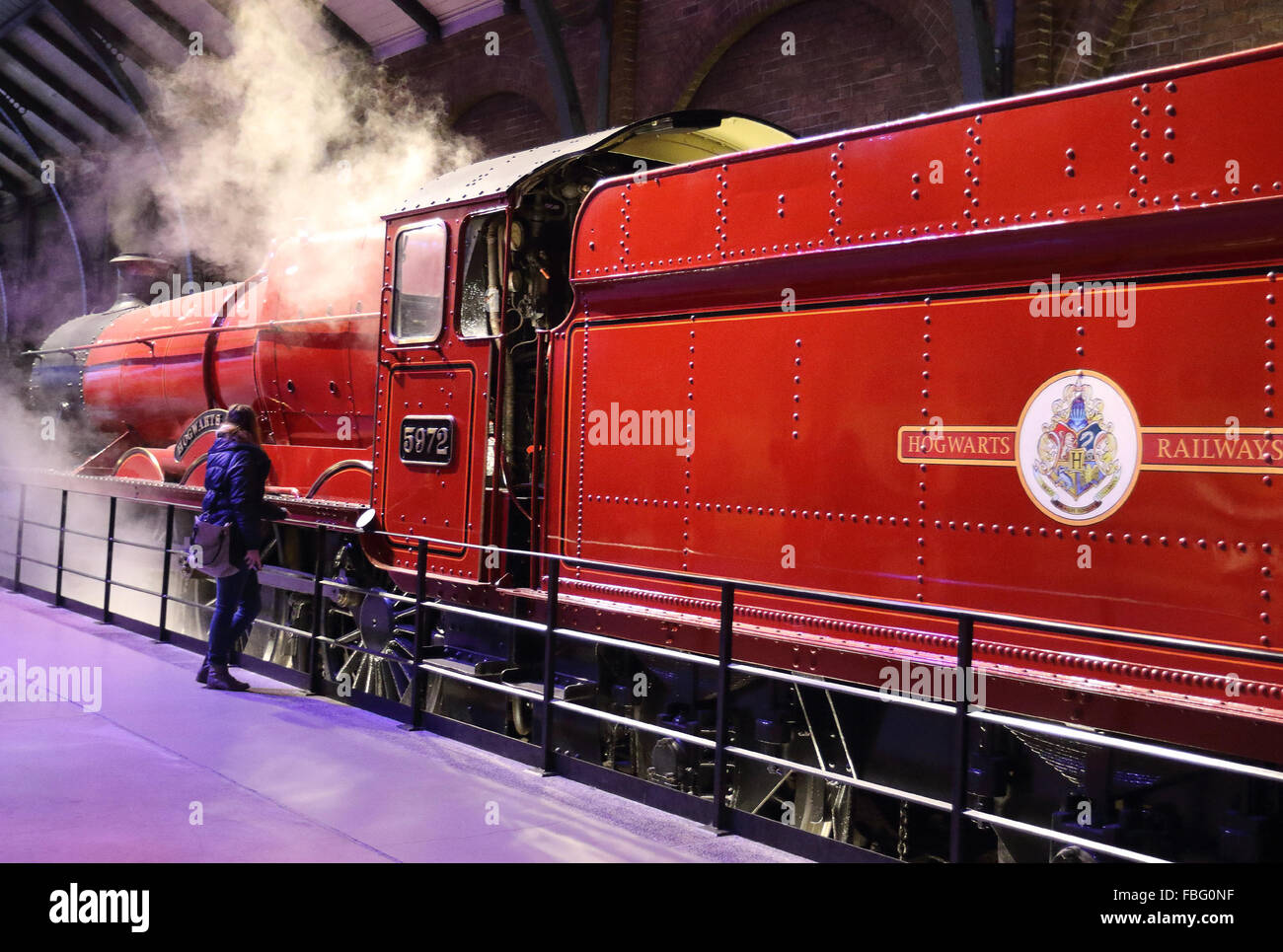 WB Studio Tour - Hogwarts in the Snow - Harry Potter set becomes a ...