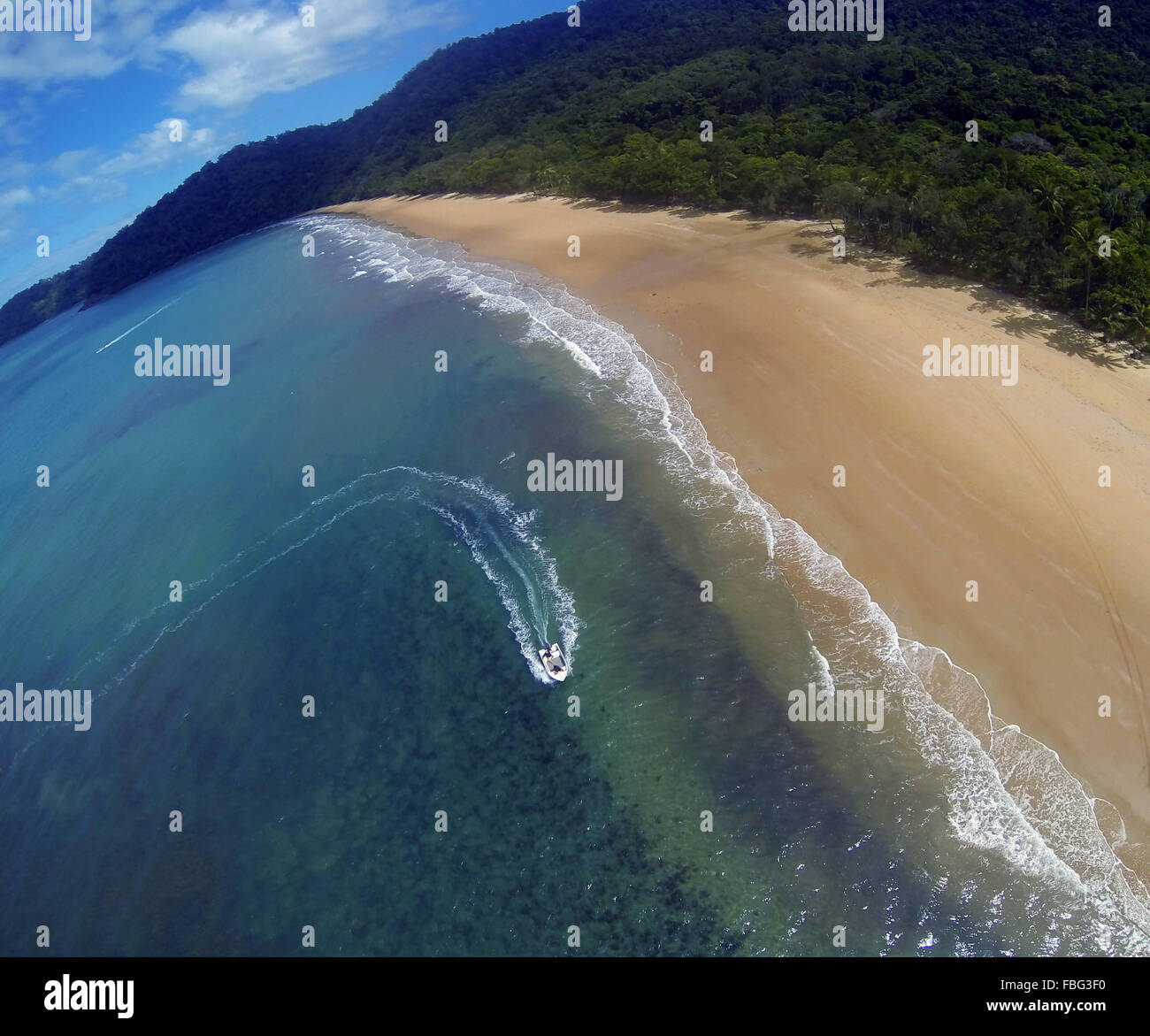 Boat arriving at Shipwreck Bay, Daintree National Park, Queensland ...