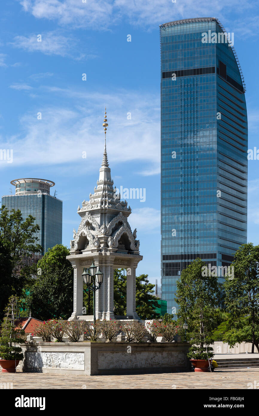 Yeay Penh Monument at Wat Phnom, behind Canadia Bank and Vattanac ...