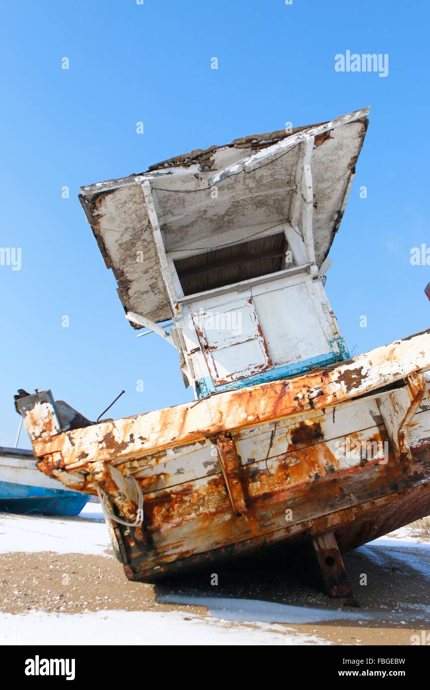 Stranded beach hi-res stock photography and images - Alamy