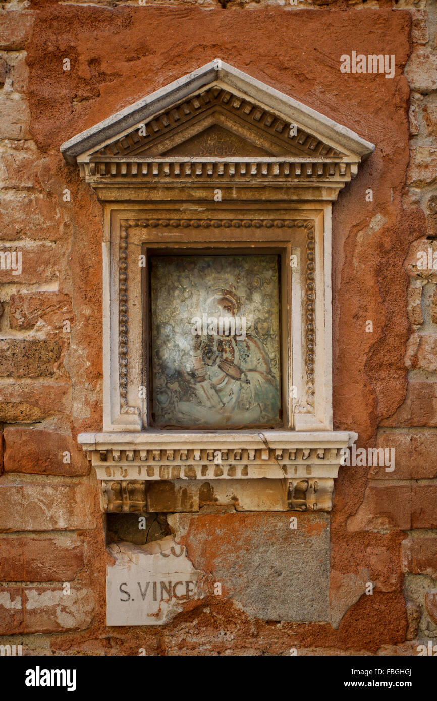 Religious shrine hi-res stock photography and images - Alamy