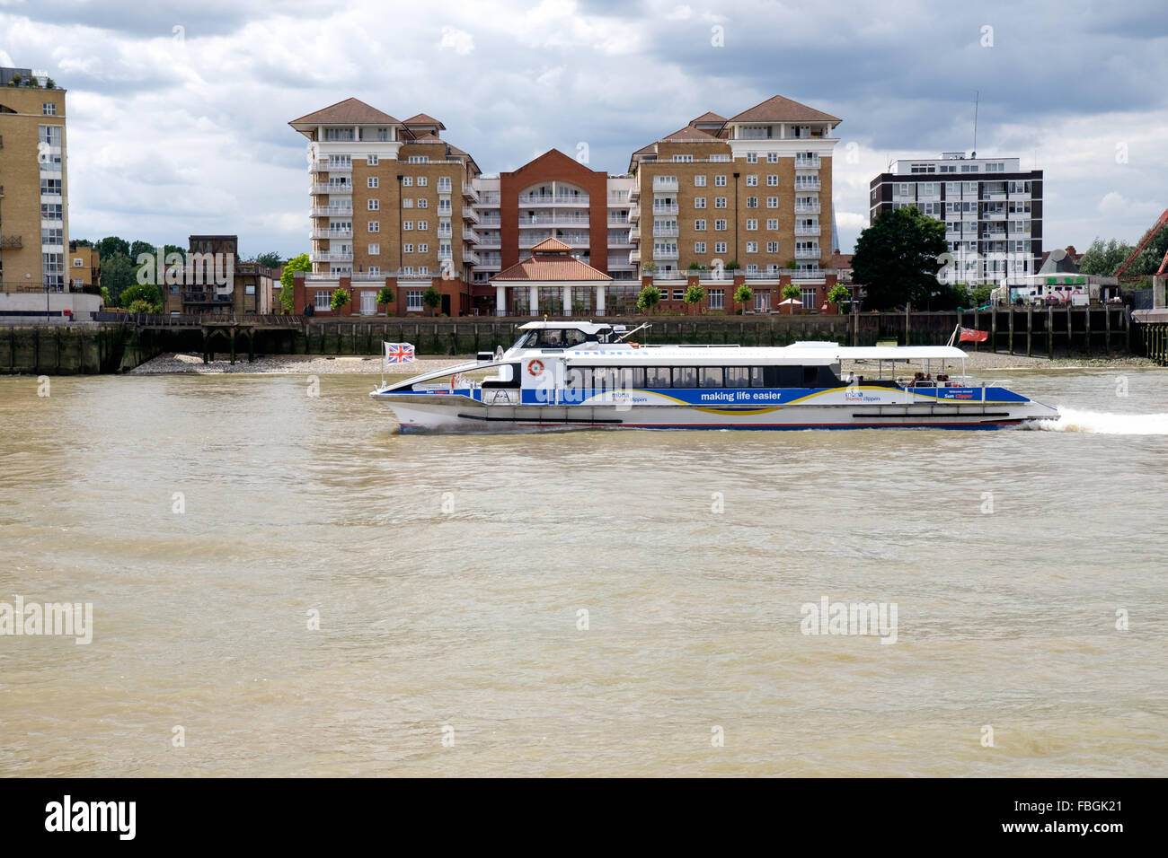 Thames clipper river bus boat hi-res stock photography and images - Alamy