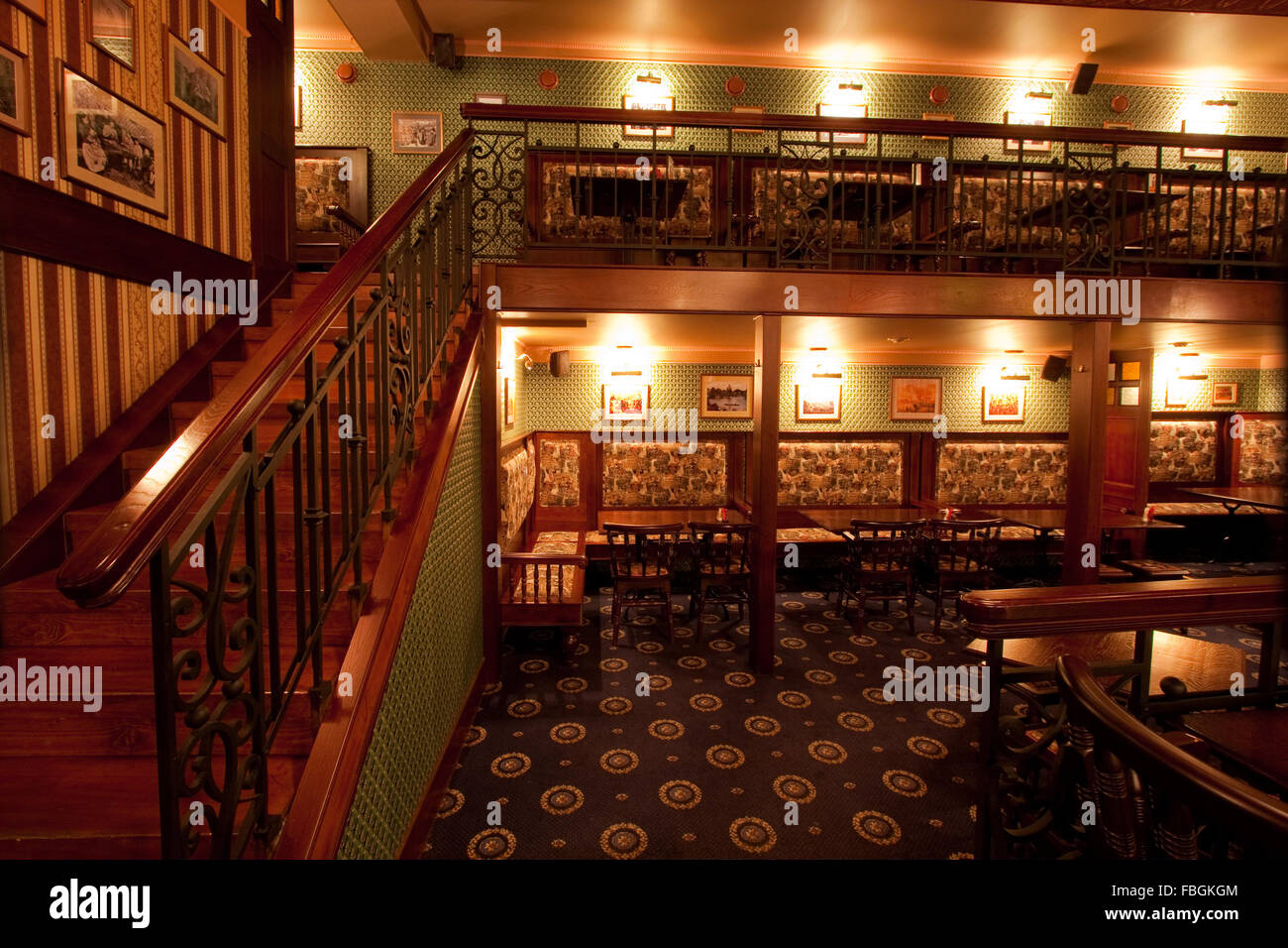 British pub interior hi-res stock photography and images - Alamy