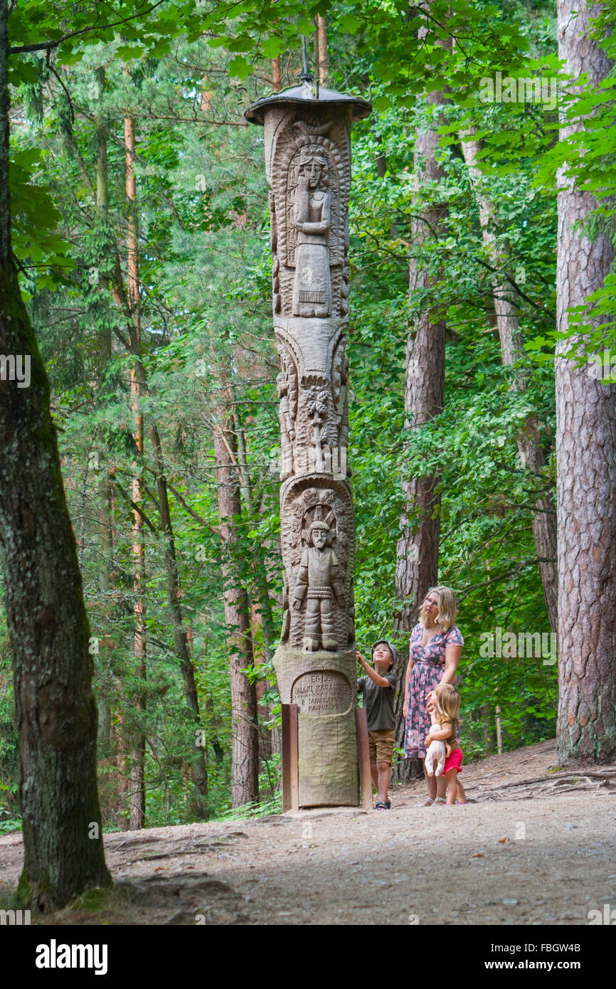 Wooden totem pole hi-res stock photography and images - Alamy