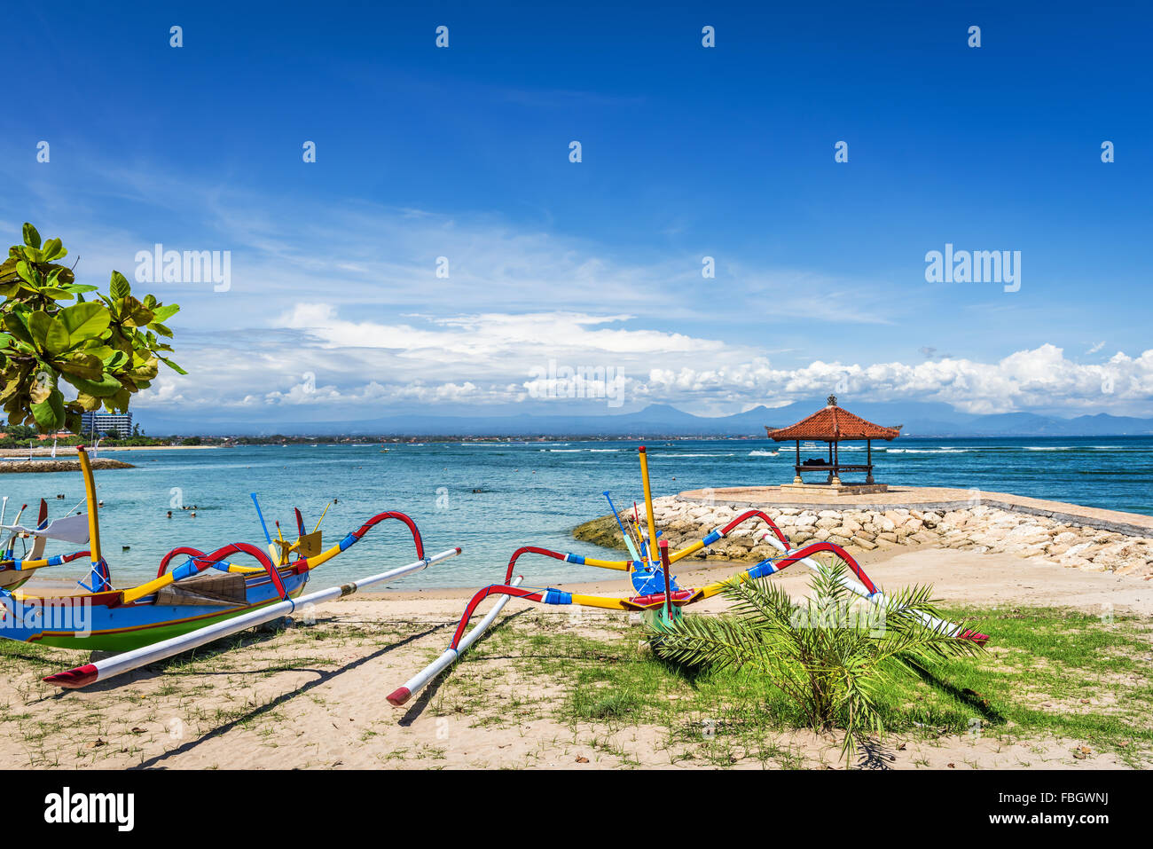 Traditional balinese jukung fishing boats on Sanur beach, Bali ...