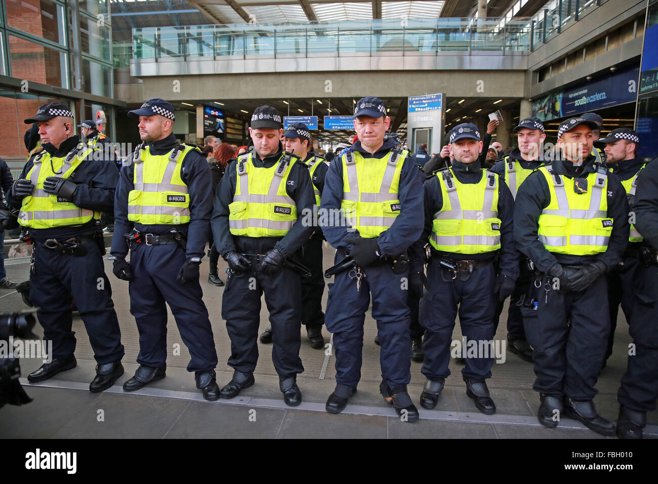Immigration officers refugee camp hi-res stock photography and images ...