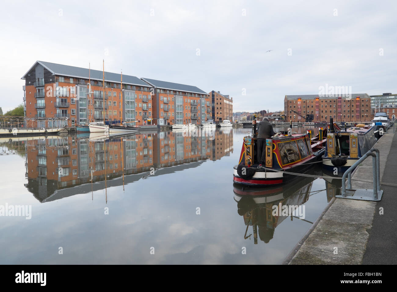 Canal boats in the main basin at Gloucester docks in England Stock ...