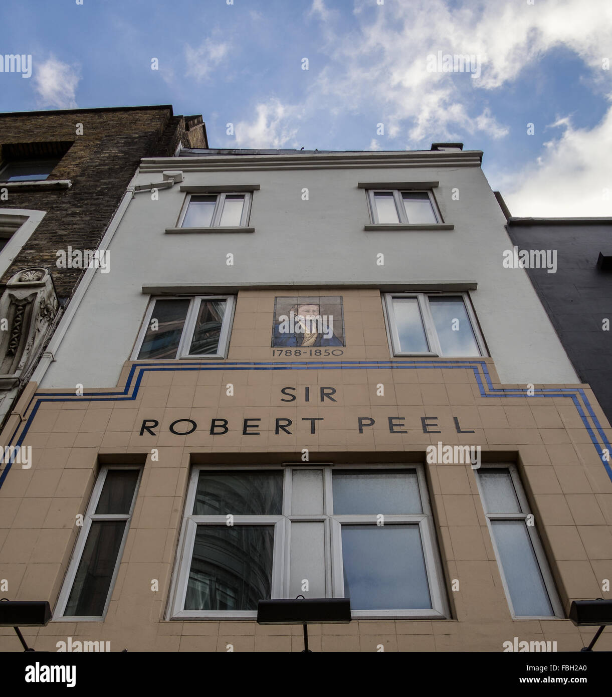 Robert peel pub hi-res stock photography and images - Alamy