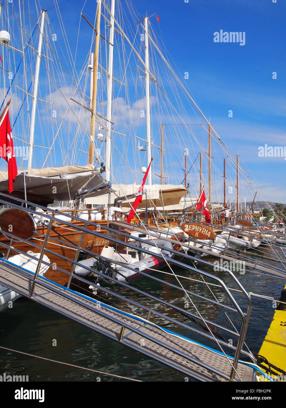Boats yachts ships hi-res stock photography and images - Alamy